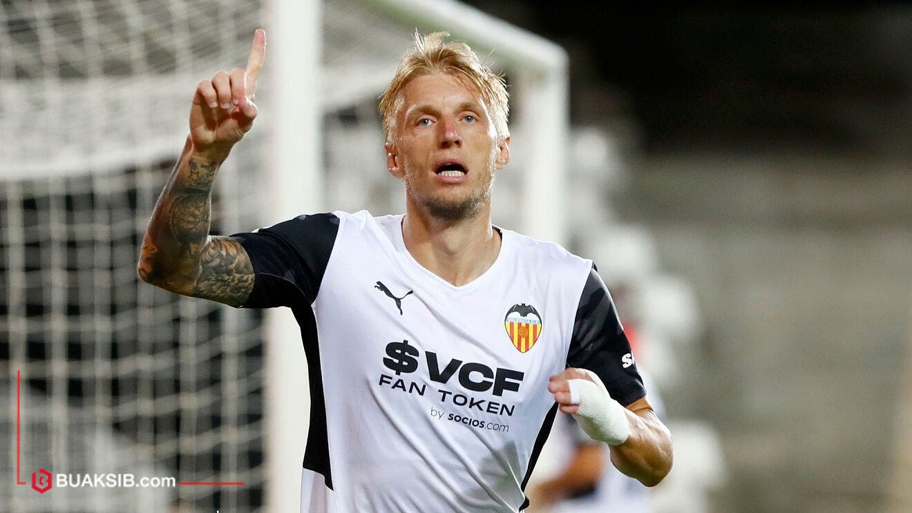 What is the worth of Daniel Wass