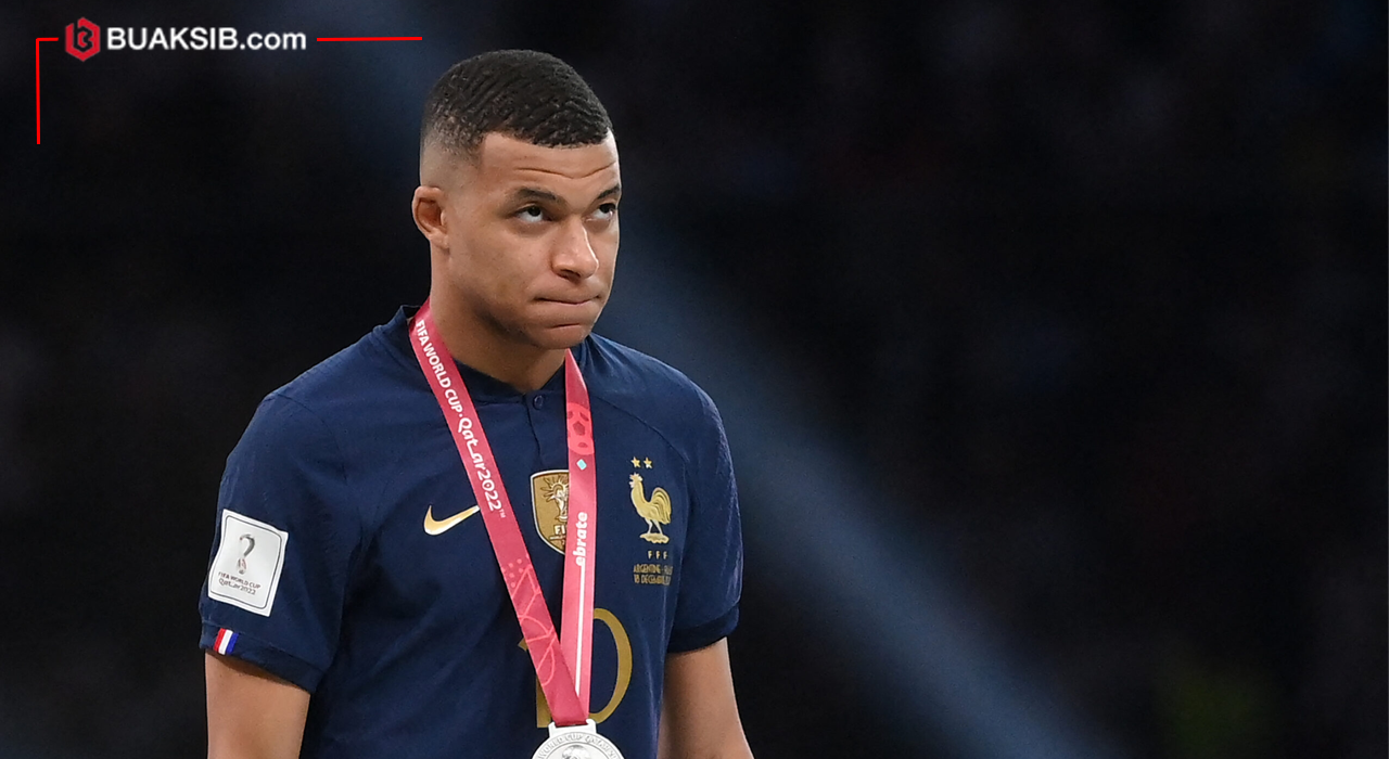 The football world is at Kylian Mbappe's feet